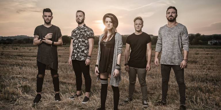 Album Review: Halflives – Empty Rooms – GigRadar
